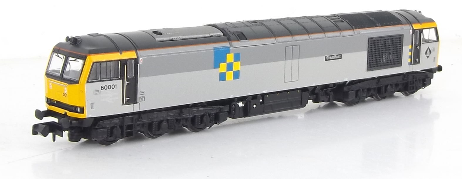 Graham Farish 370-221A N Gauge Class 60 60001 'Steadfast' BR Railfreig